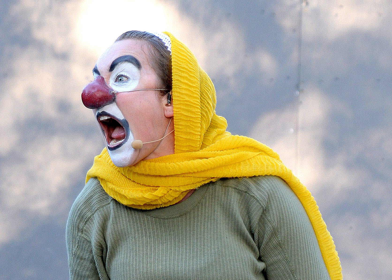En clown med blodad tand